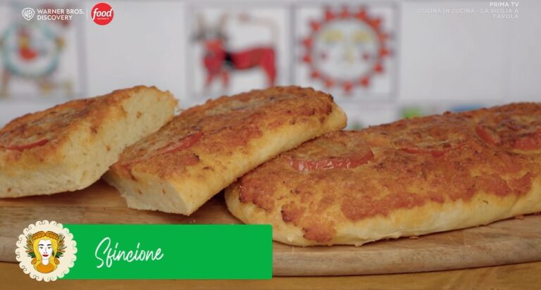 Giusina in cucina | Ricetta sfincione street food di Giusina Battaglia
