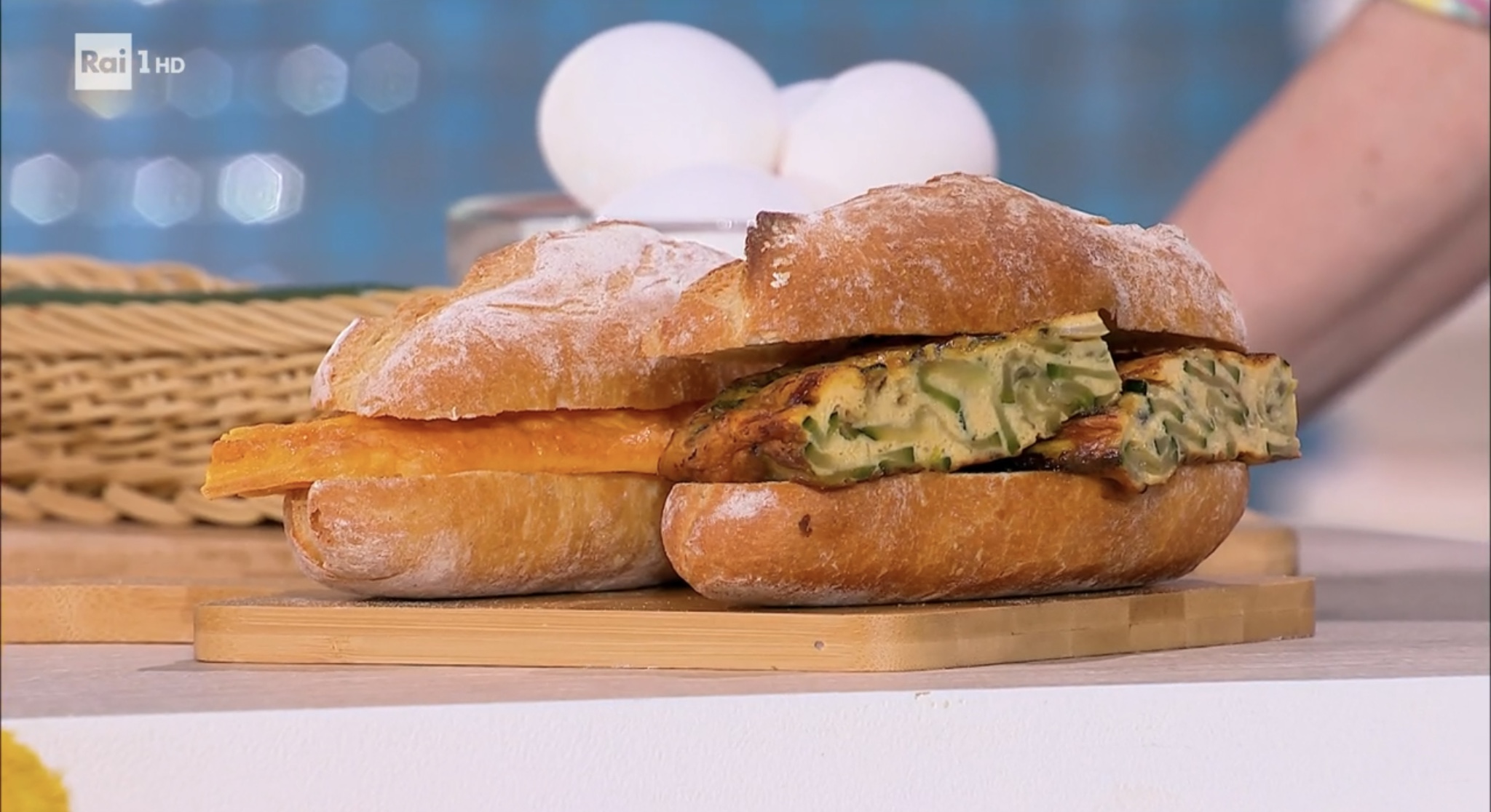 É sempre mezzogiorno | Ricetta panino con la frittata di Fulvio Marino